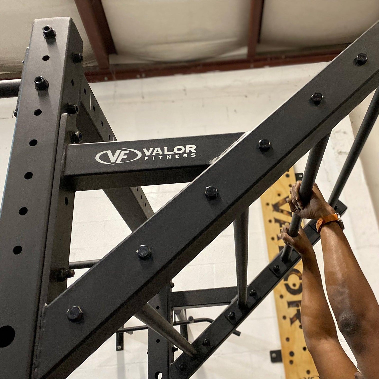 Flying Pull-Up Bar Ladder – Valor Fitness