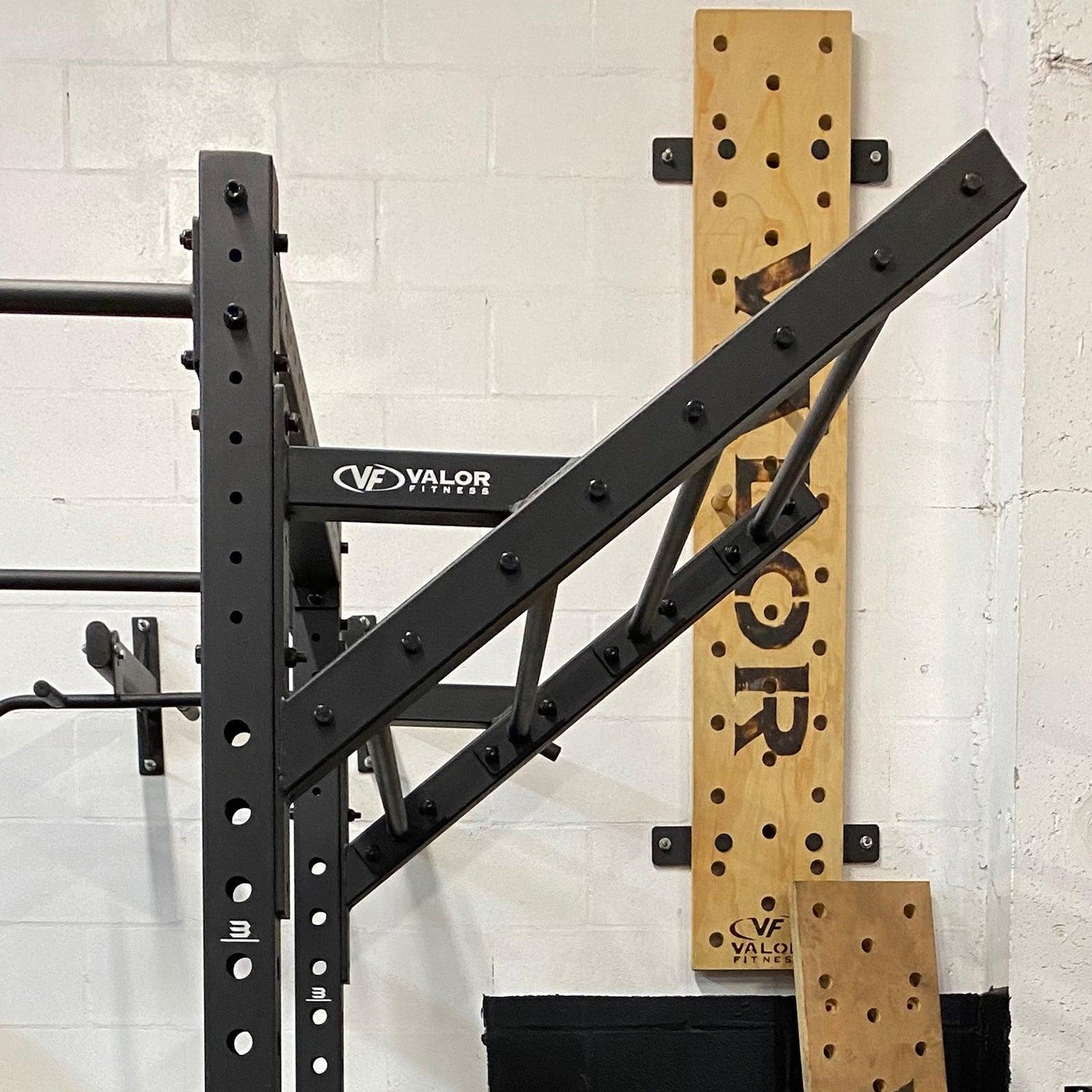 Flying Pull Up Bar | Valor Fitness RG-16